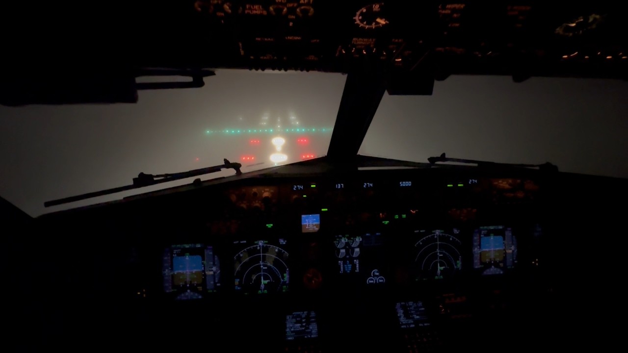 Pilots POV | Near ZERO VISIBILITY LANDING - Boeing 737 - YouTube
