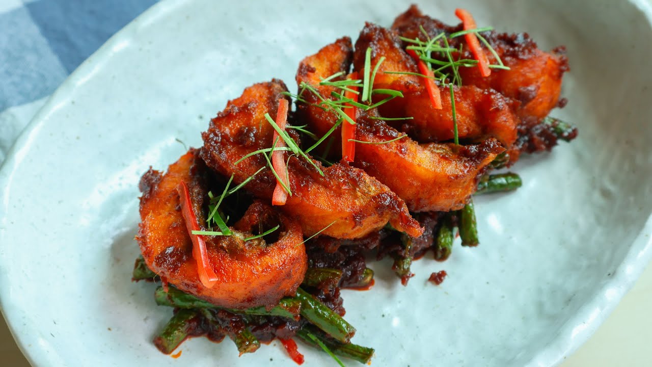 EP10 ผัดพริกขิงถั่วฝักยาวกับปลาทอด Stir fried fish and green sting bean with red curry paste ...