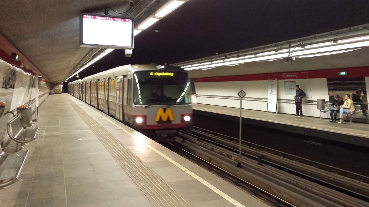 RET Metro 3*Type T komt aan op Gerdesiaweg (met nieuwe DRIM) richting ...