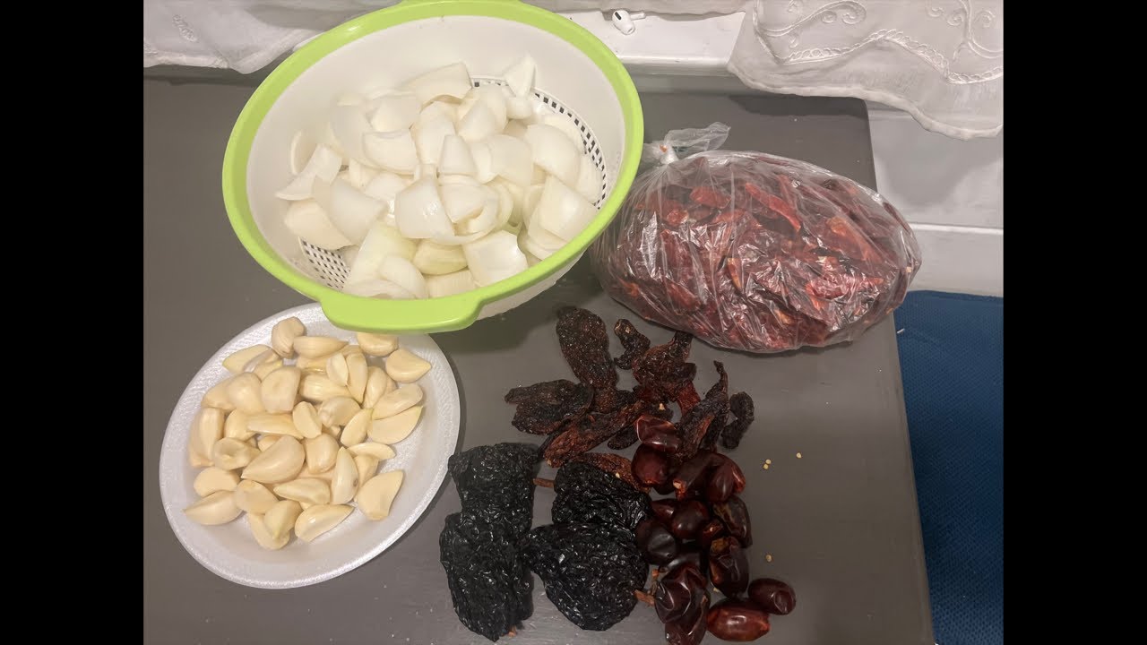 Cocinando salsita rica y chismecito rico - YouTube