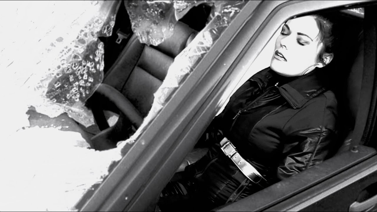 Beautiful woman is given CPR in car crash - YouTube