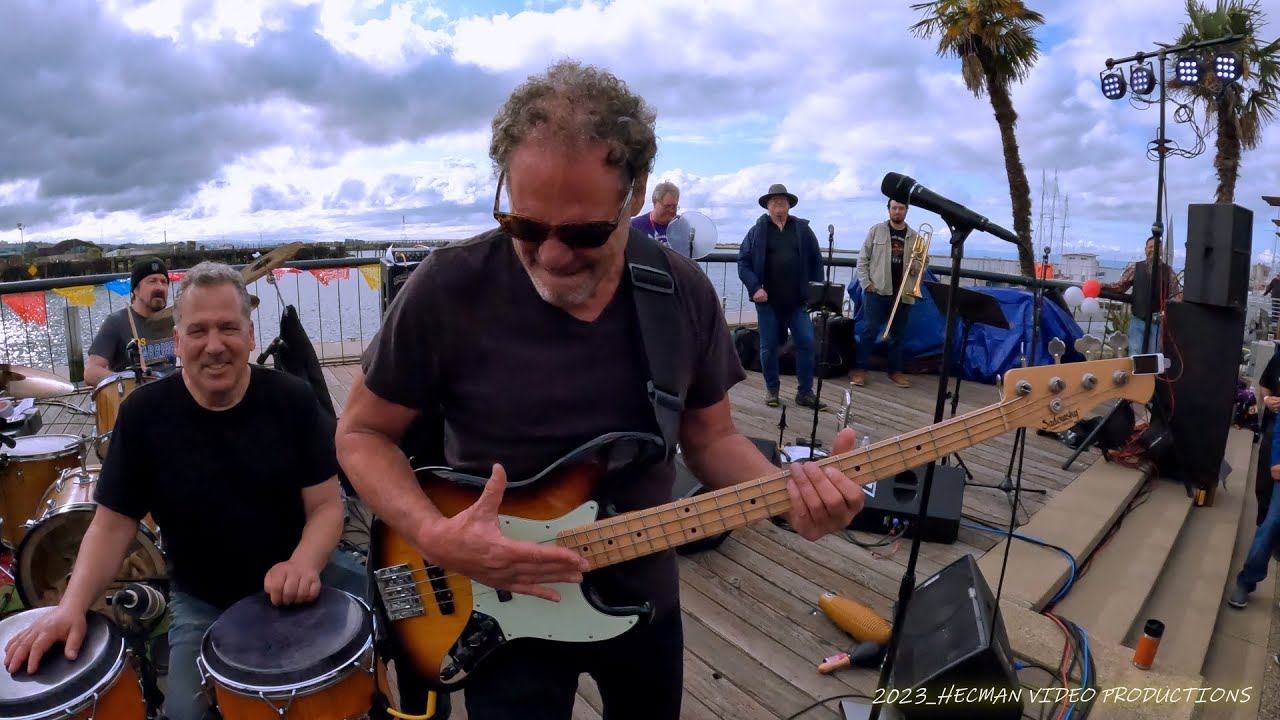 "Runnin" bass solo by David Margen - Momotombo SF - YouTube