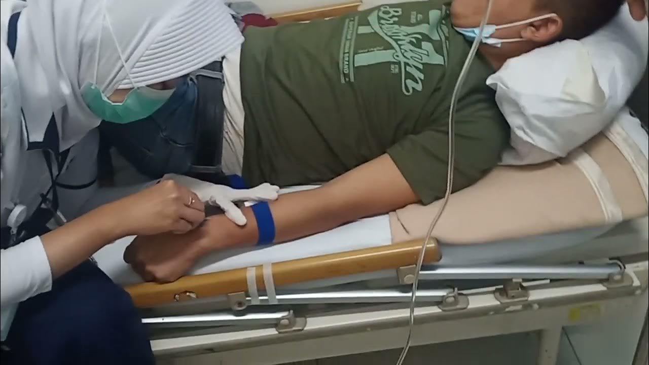 proses mengambil sampel darah/memasukkan jarum infusan(3) - YouTube
