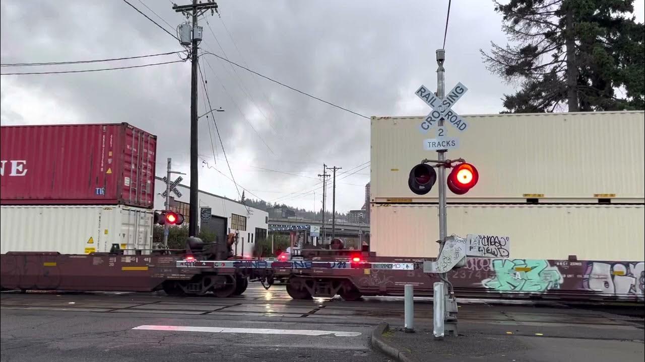 UP 7866 South: Main St, Portland, OR - YouTube