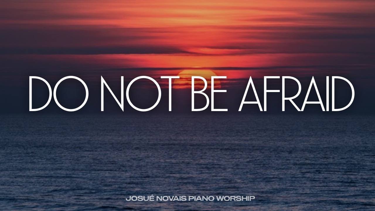 DO NOT BE AFRAID // PIANO INSTRUMENTAL WORSHIP // SOAKING WORSHIP - YouTube