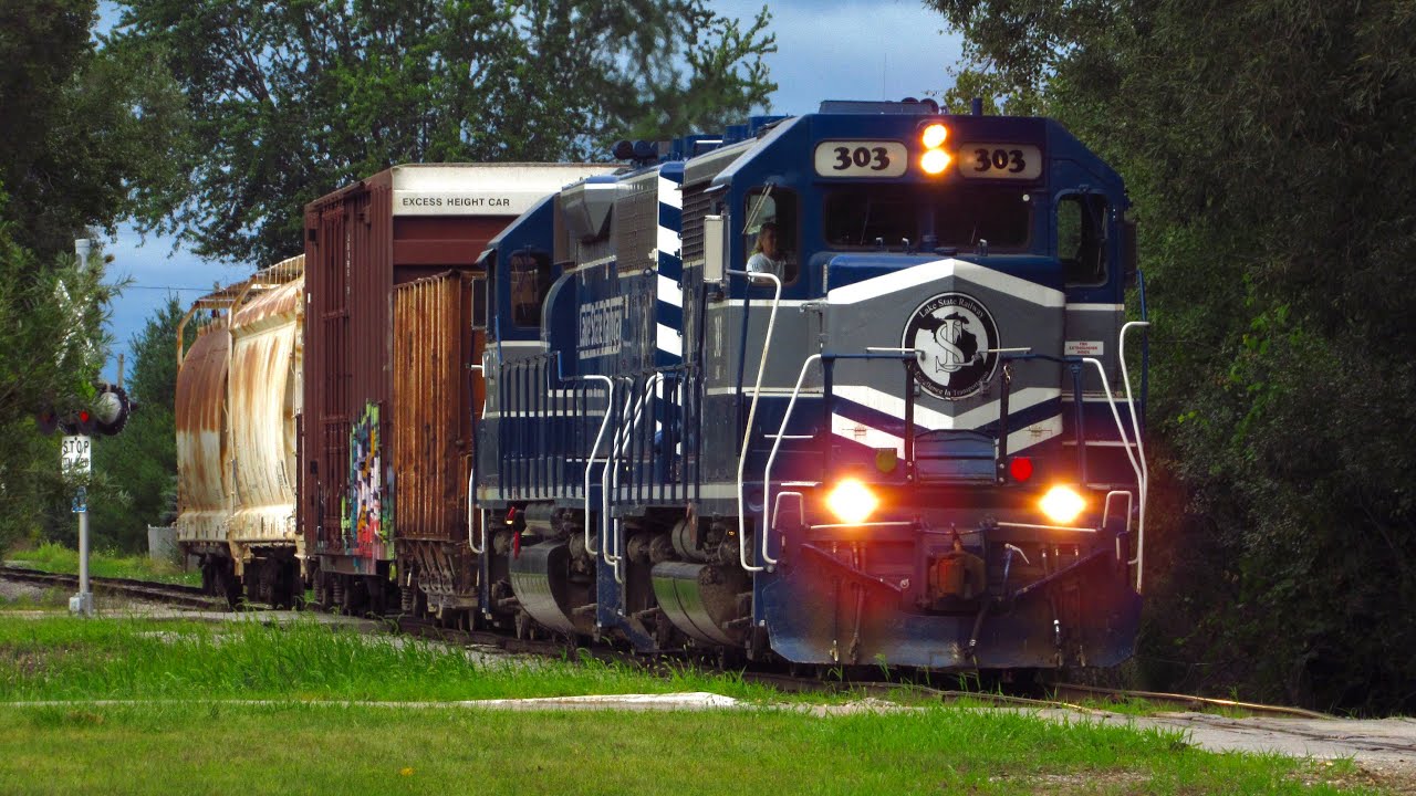 Lake State Railway Train 326 with LSRC 303 and LSRC 4303 (4 Cars ...