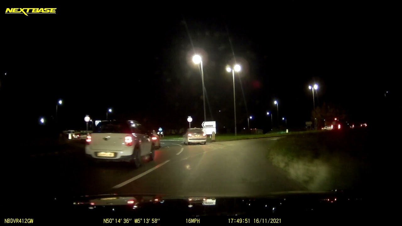 Quick reaction to avoid a collision - Avers Roundabout, Redruth - YouTube