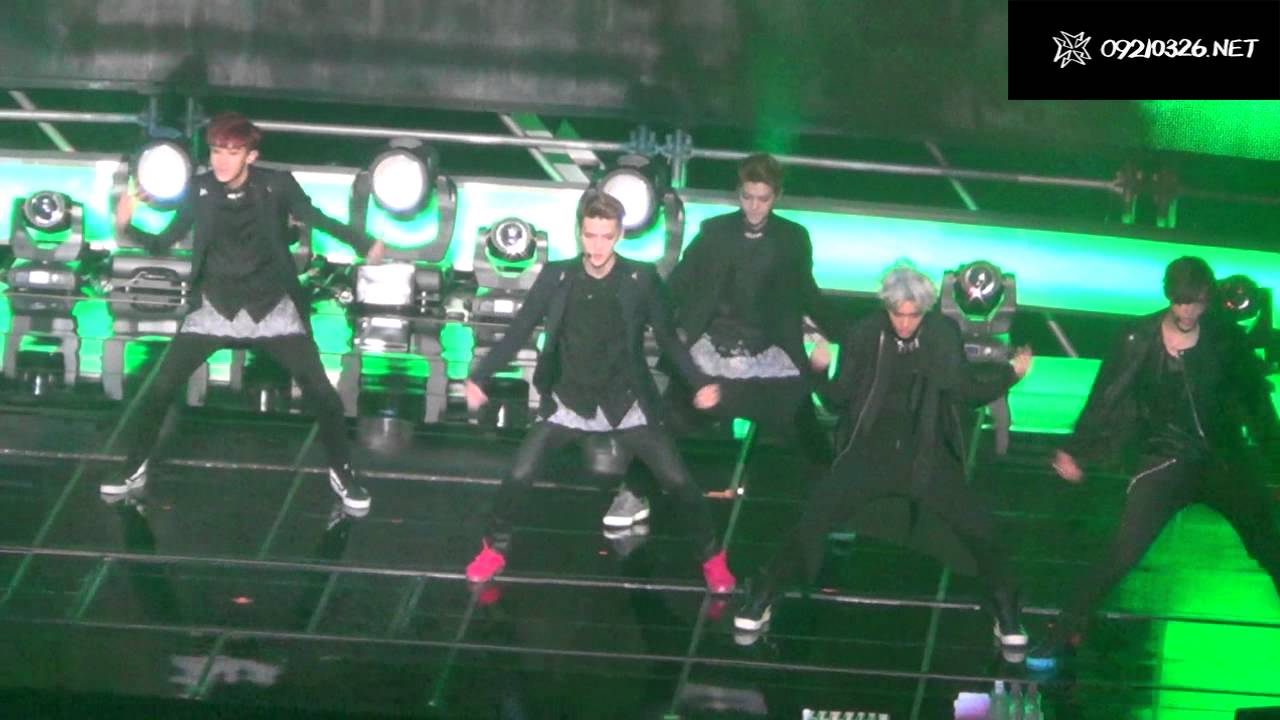 [FANCAM] 140415 EXO COMEBACK SHOWCASE EXO-WOLF - YouTube