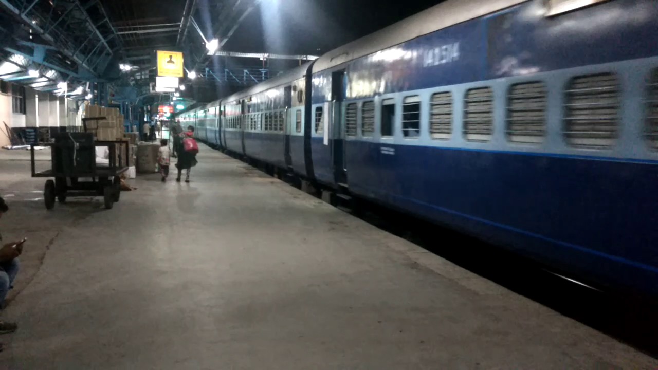 Okha- Bhavnagar Passenger Departs Rajkot Railway Station - YouTube