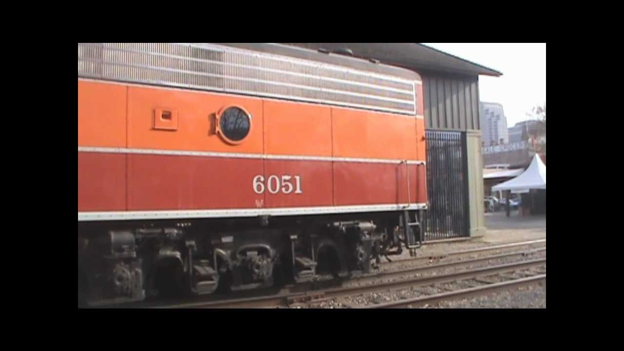 MUST SEE!! SP 6051 and WP 913 on the "Polar Express" Holiday Train (12 ...