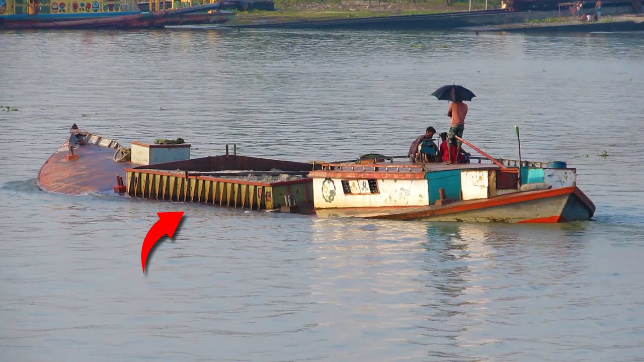 Overloaded Bulkhead Boat | Sand Carrying Vessel Boat | Sand Extraction ...