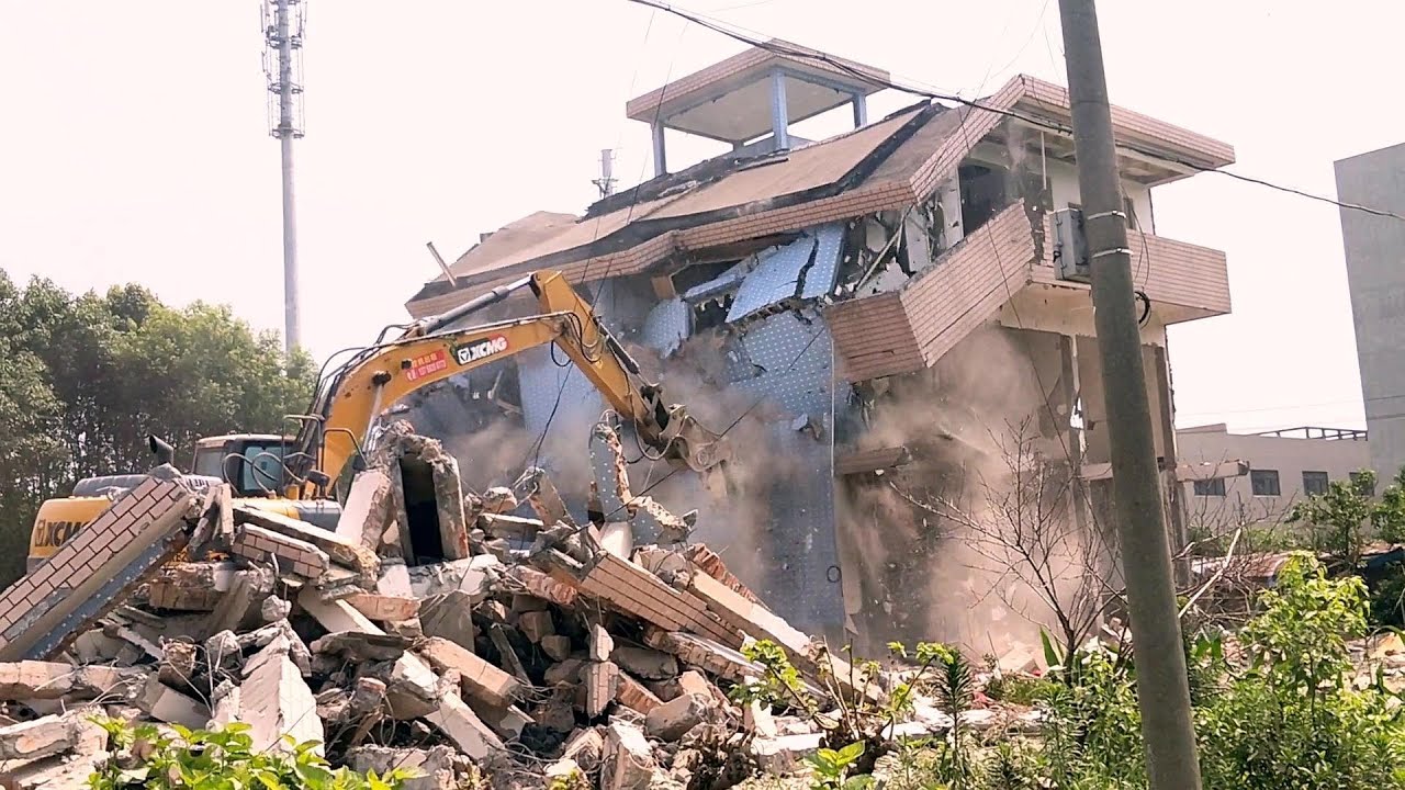 Villa demolition, excavator demolition full video - YouTube