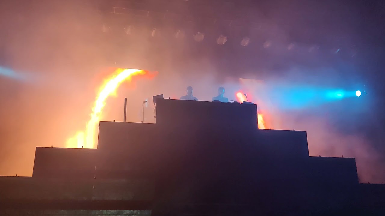 Pendulum trinity- louder than words [ LIVE Creamfields 2021] - YouTube