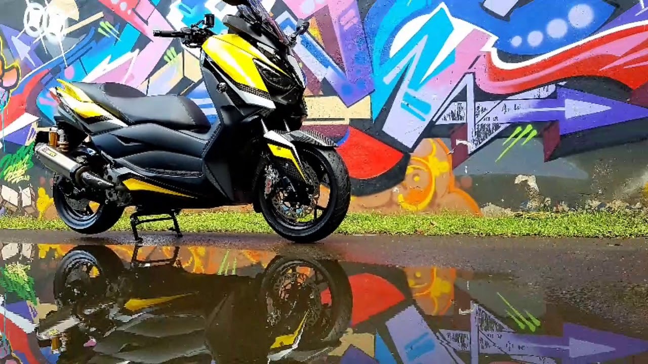 Body Painting Xmax - YouTube