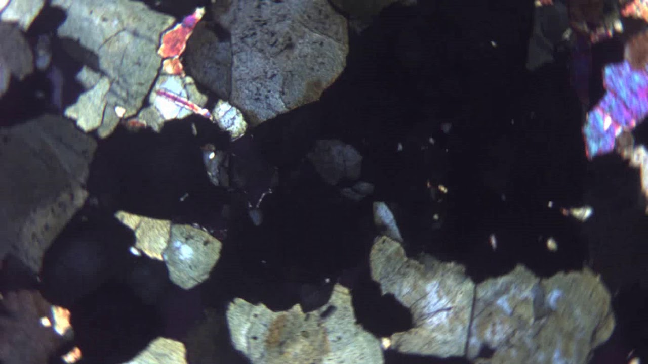 Tourmaline au microscope polarisant (LPA) - YouTube