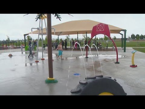 New splash pad opens at Midway Park in Nampa - YouTube