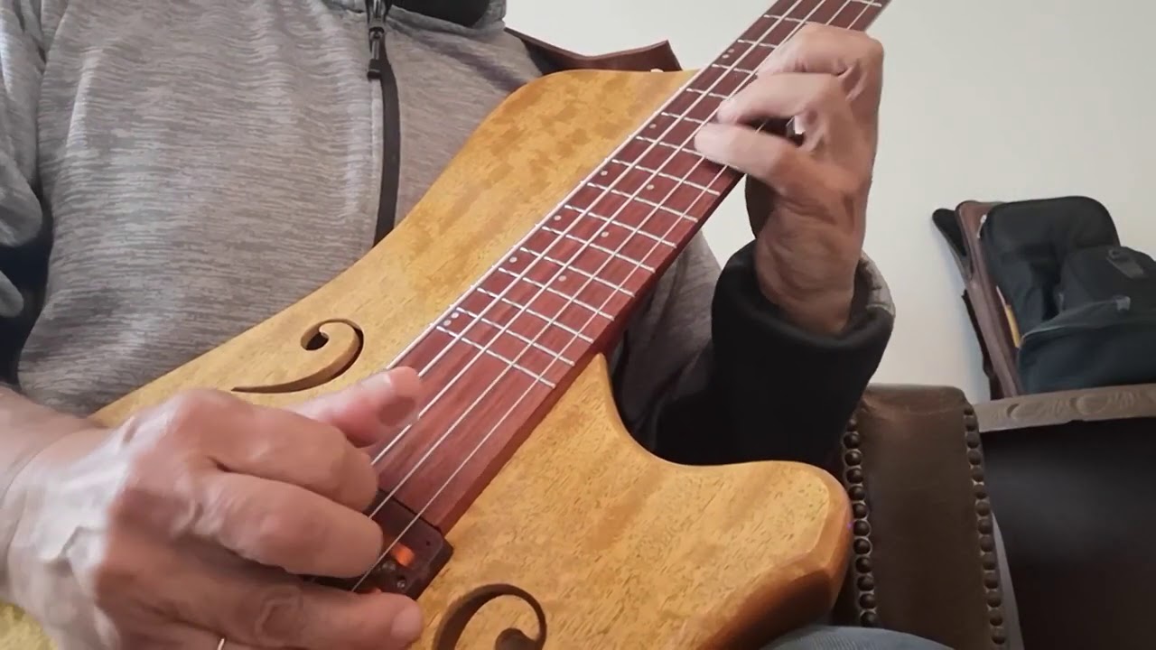 Rare right.hand bass-technique ! Dominique Di Piazza using 2 ...