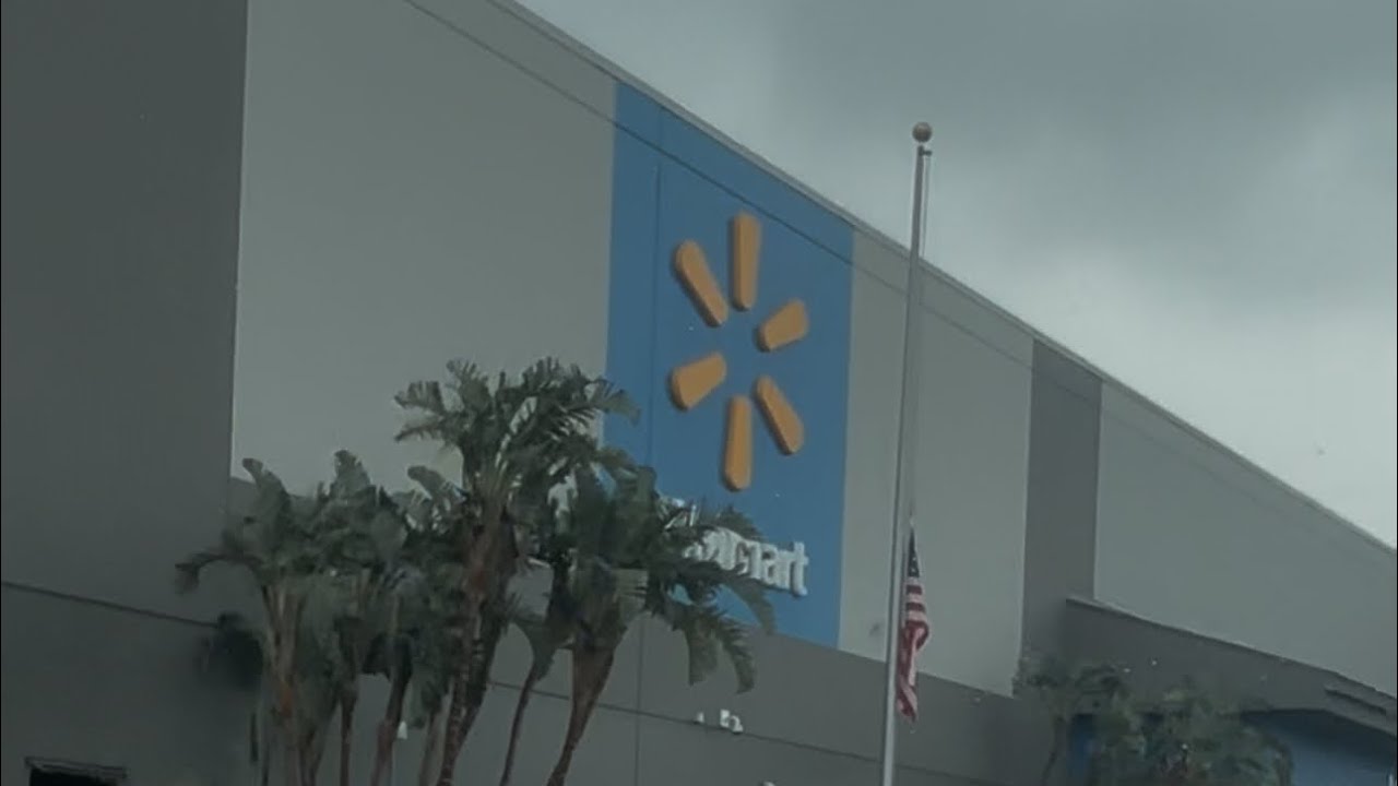 Walmart North Victory Place in Burbank California 2/5 #walmart #burbank ...