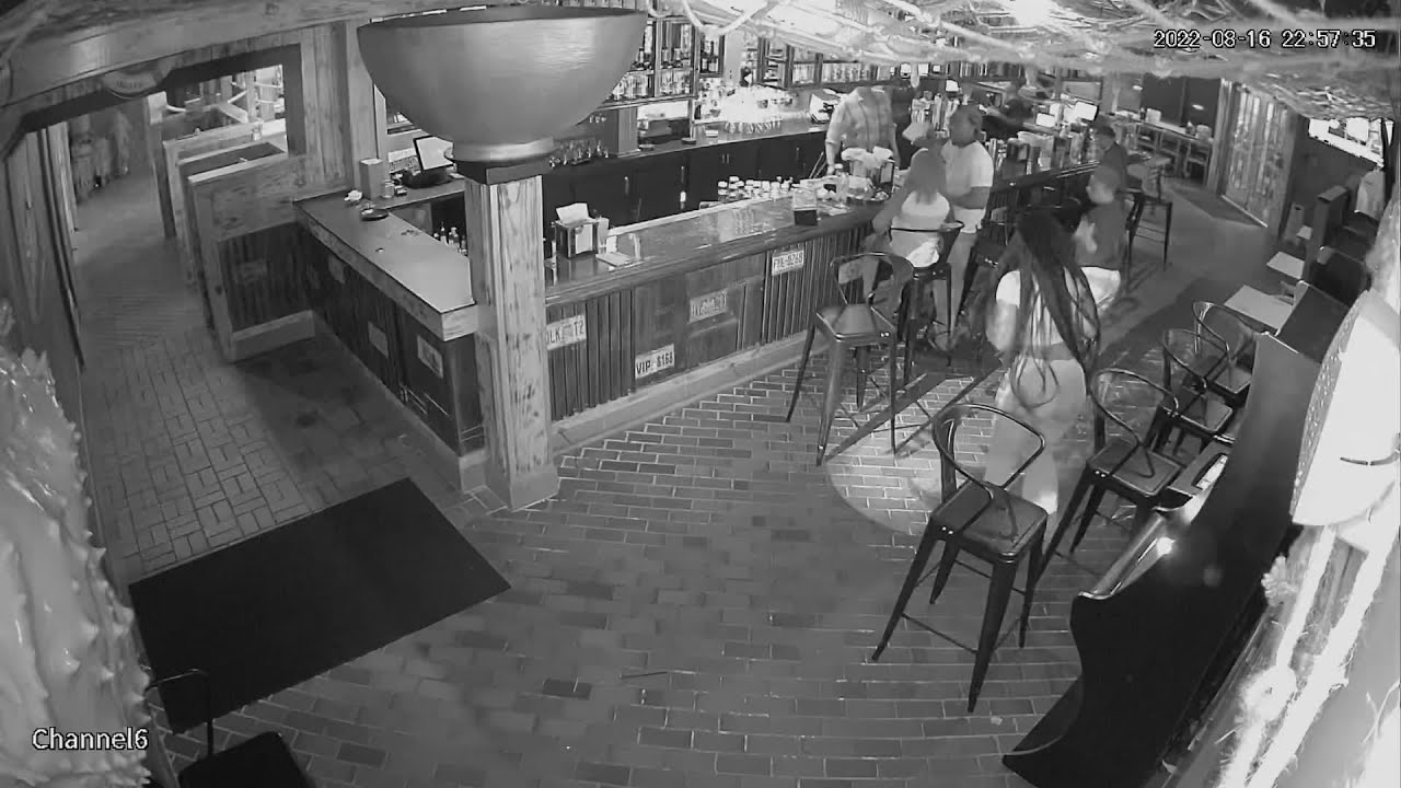 Manager Throws Drink In Customers Face Youtube