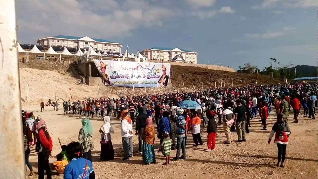 TAKAWA, FESTIVAL BUDAYA TUA BUTON 2016 part2 - YouTube