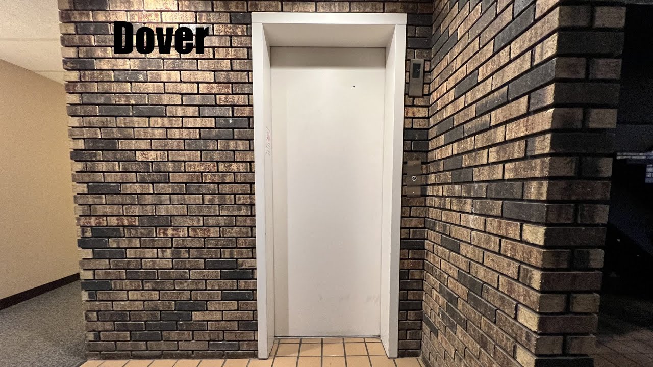 Dover Hydraulic Elevator at the 400 Center in Deerfield, IL - YouTube