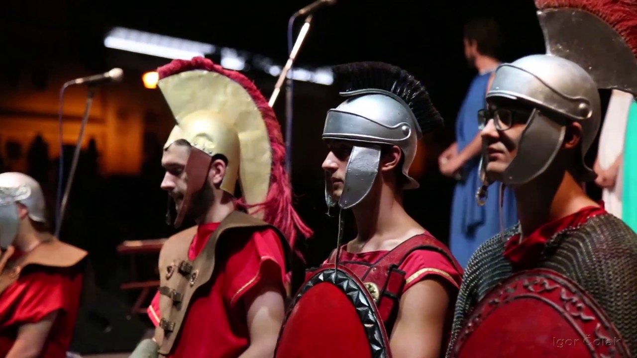 CARSKI SIRMIUM GRAD LEGENDI 2018 defile - YouTube