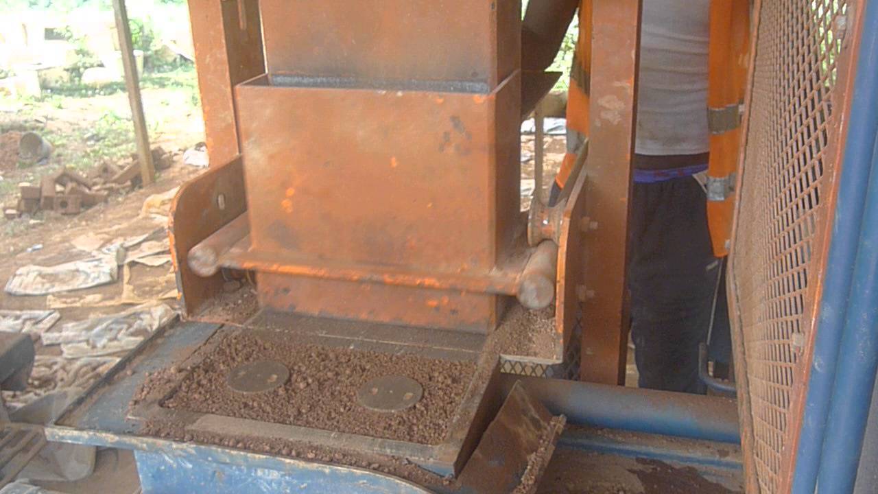 BTC brique de terre compressée - YouTube