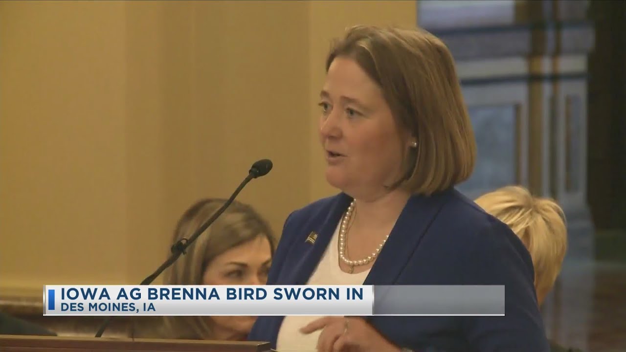 Iowa AG Brenna Bird sworn in - YouTube