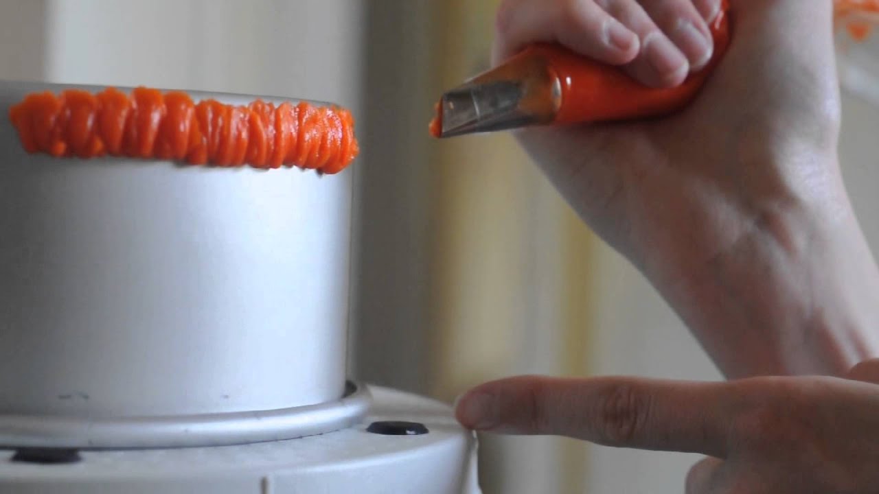 Cake Tutorial: Petal Piping Technique - YouTube