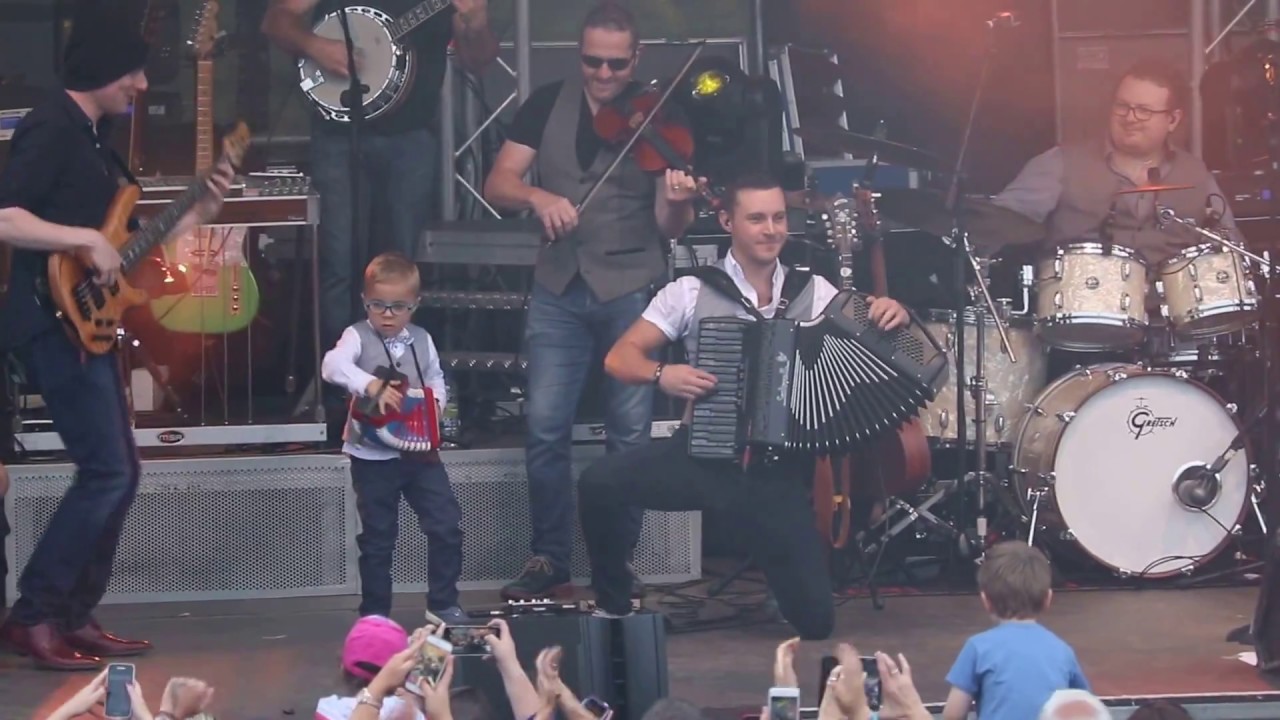 Nathan Carter Wagon Wheel. - YouTube