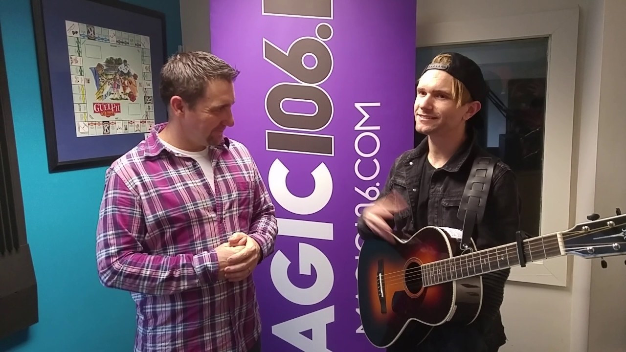 Tavish Crow at the Magic Live Lounge - YouTube