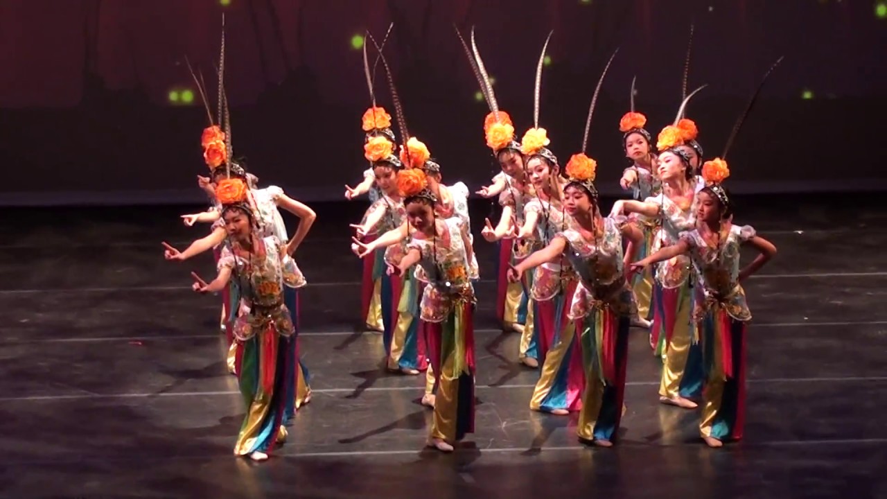 The Beauty of Beijing Opera - Ruby Slippers Chinese Dance Club - YouTube