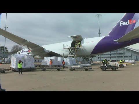 FedEx pilots continue fight for new contracts - YouTube