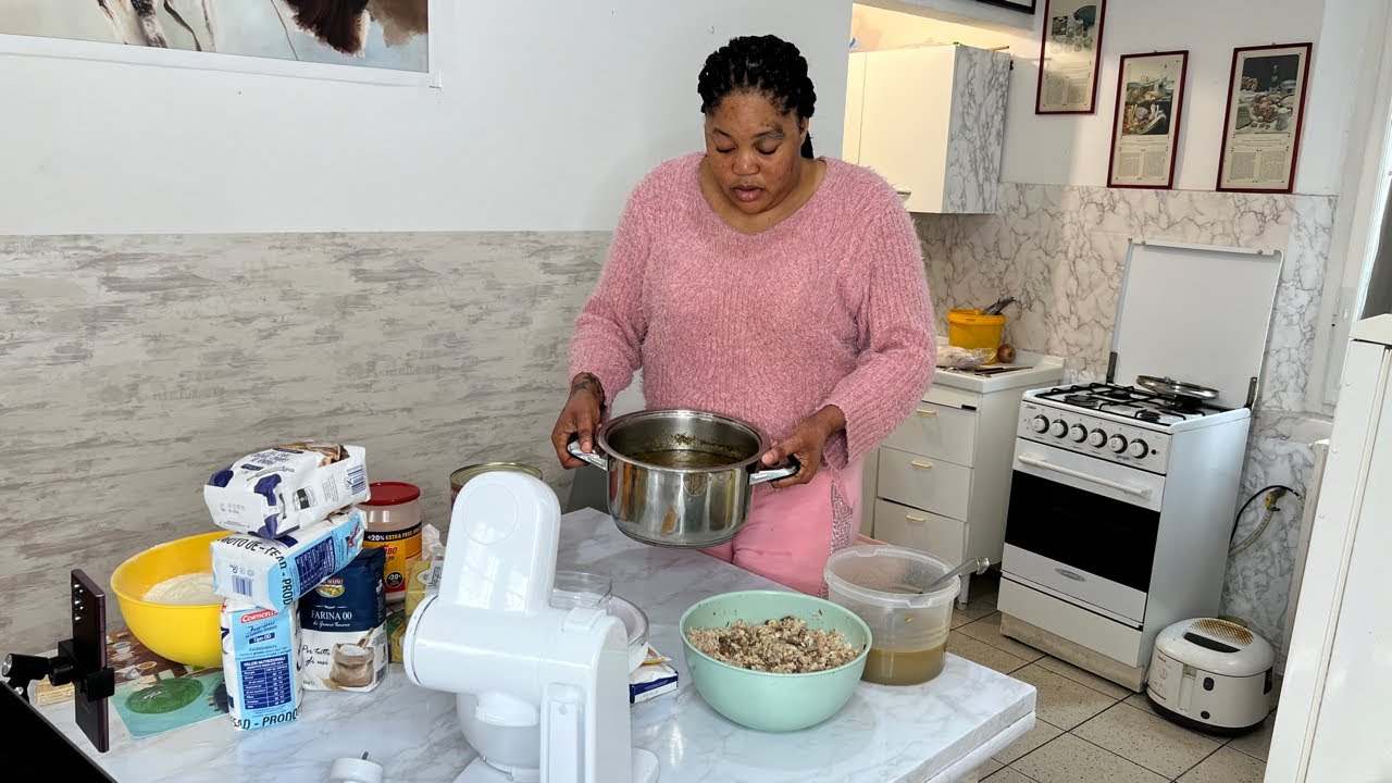 How To Make Nigerian Fish Rolls In The Oven / Easy Baked Fish Roll ...