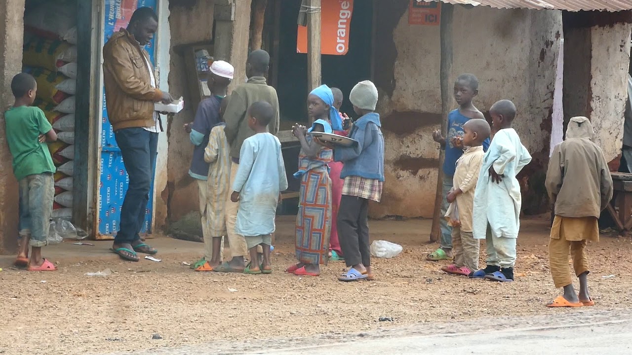 le SALAKA, ou la définition de la Solidarité africaine - YouTube