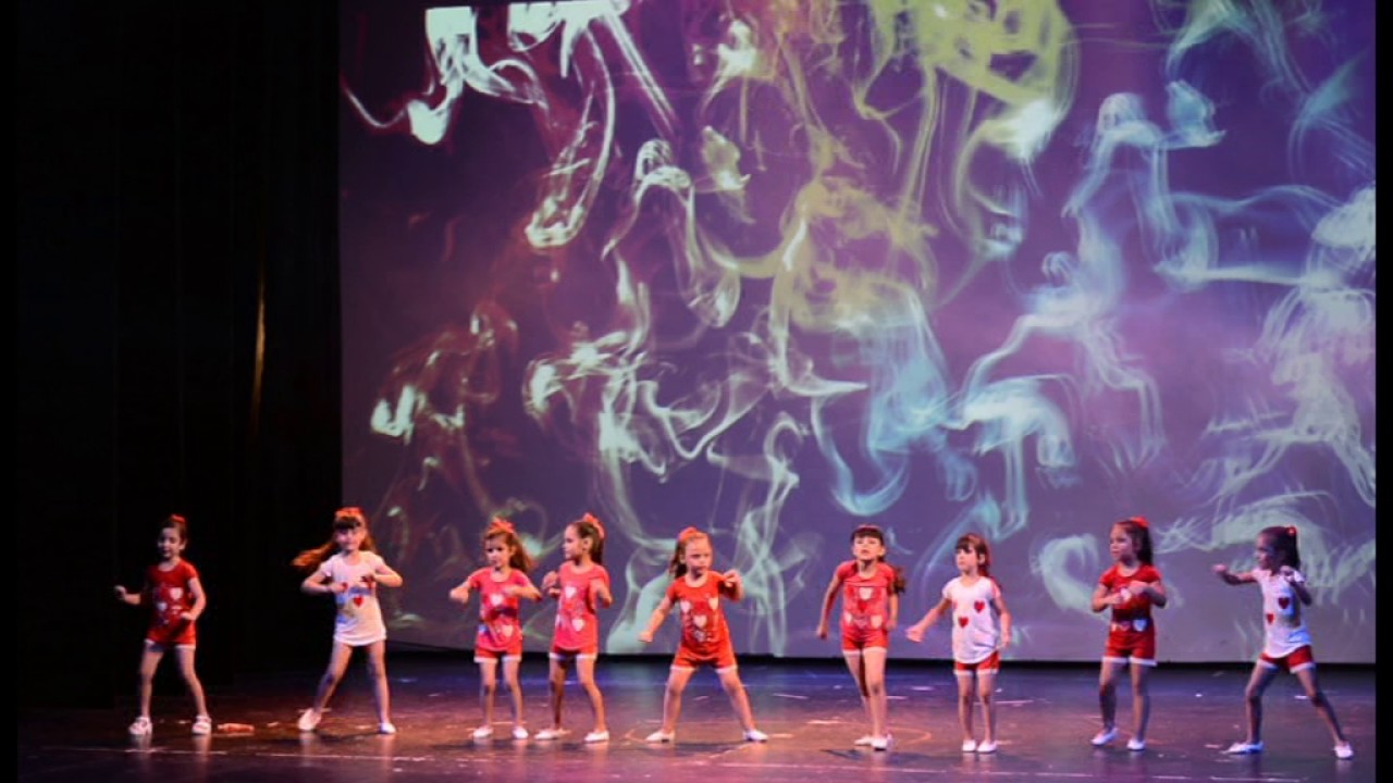 Vicky baila "Picky Picky" de Joey Montana - YouTube