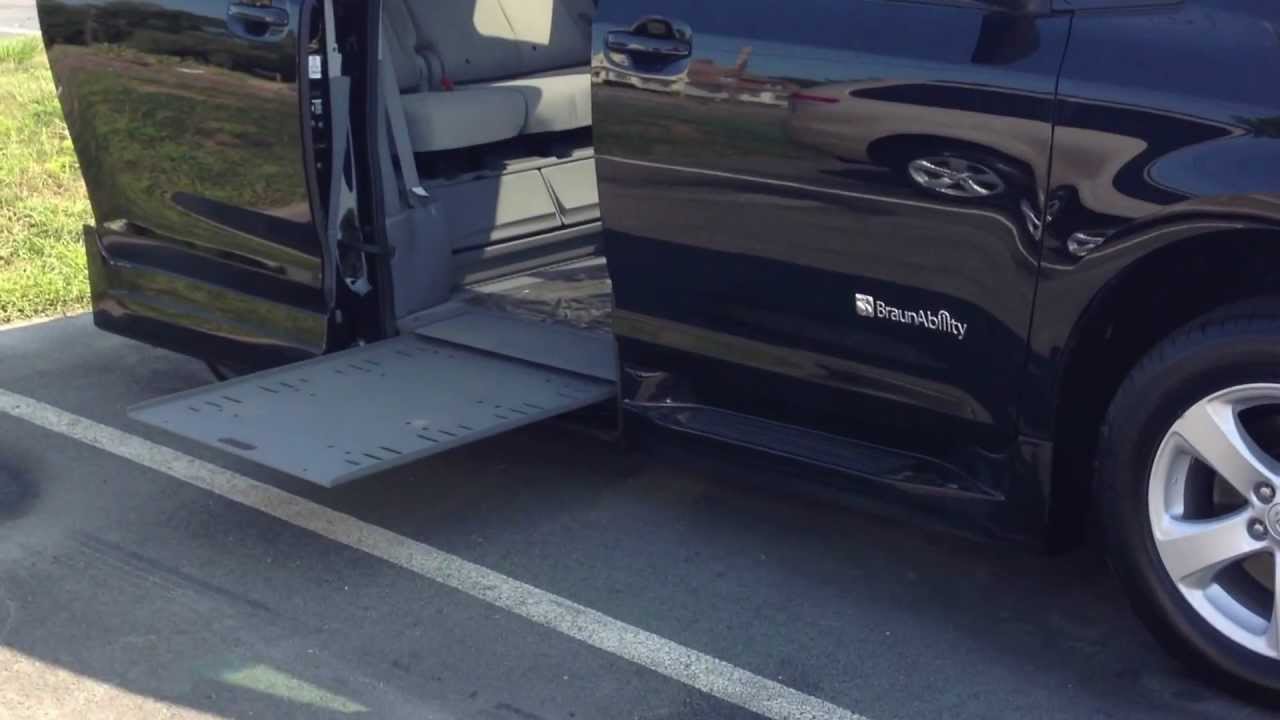 Braunability Braun Rampvan Toyota Sienna in floor Wheelchair van ...