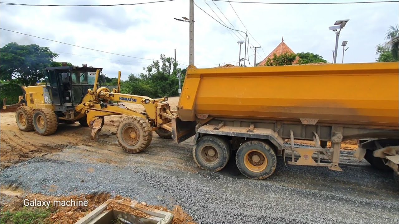 Excellent motor grader Komatsu GD655 pushing Stone soil and Dump track stuck recovery motor ...