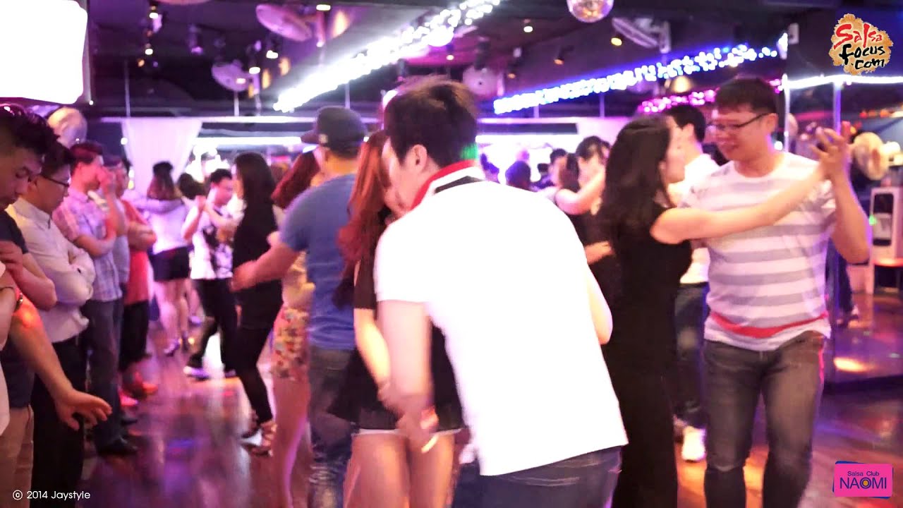 Club Naomi : 2014.0521 - Salsero & Salsera (? & ?) - YouTube