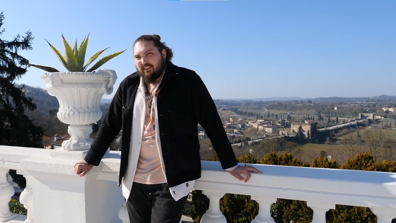 Riccardo Contini si racconta a Villa Meriggio - YouTube