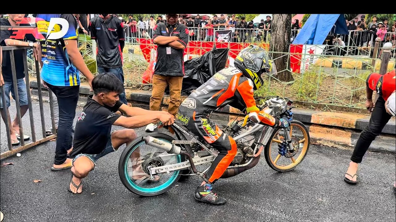 Ninja FFA 350cc timenya molor semua sampai sampai ada yang overhead ...