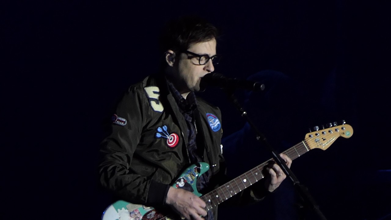 Weezer - I Took a Pill In Ibiza (Mike Posner Cover) - 2017 Boston ...