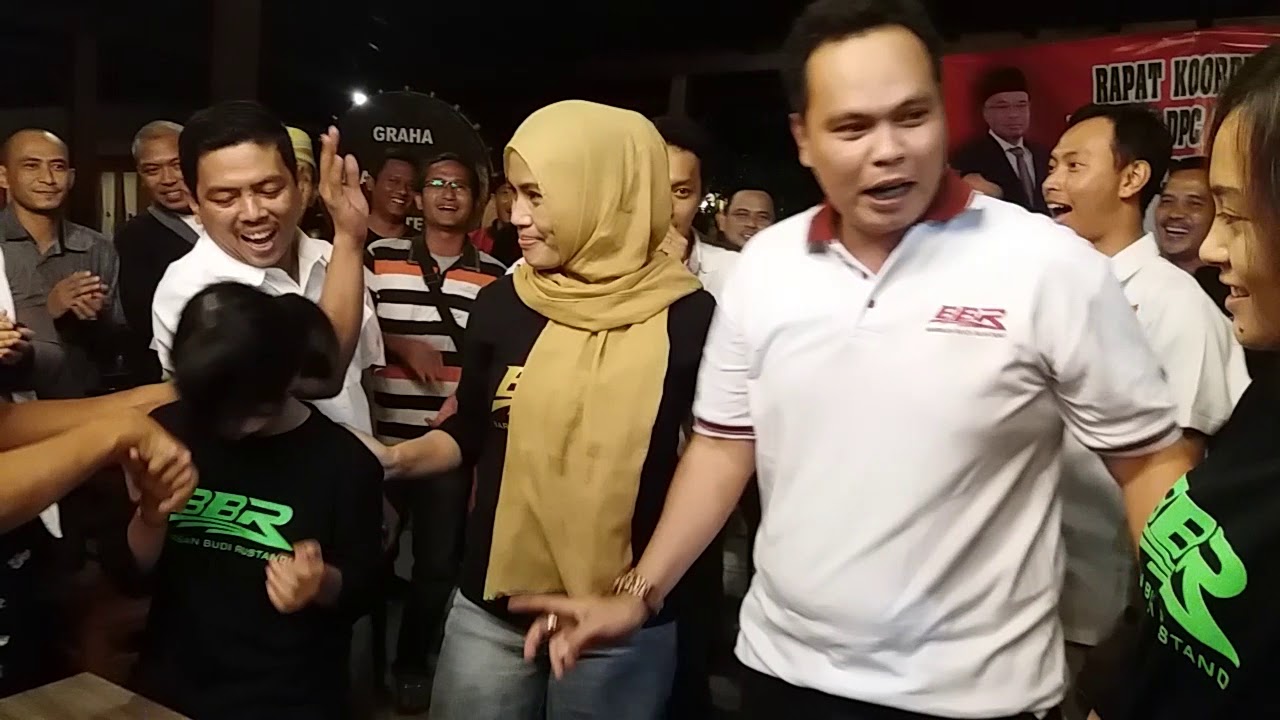 Barisan Budi Rustandi - YouTube
