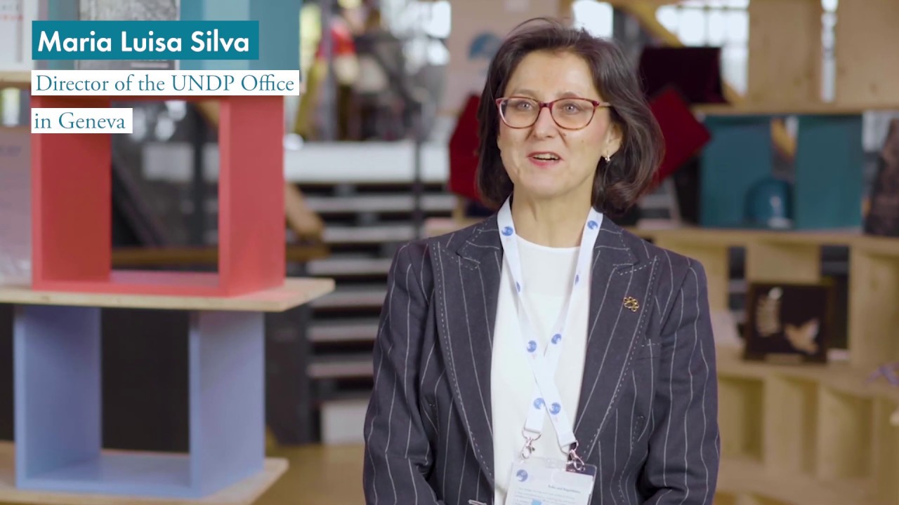 Peace Globe with Director UNDP in Geneva, Maria Luisa Silva | Paris ...