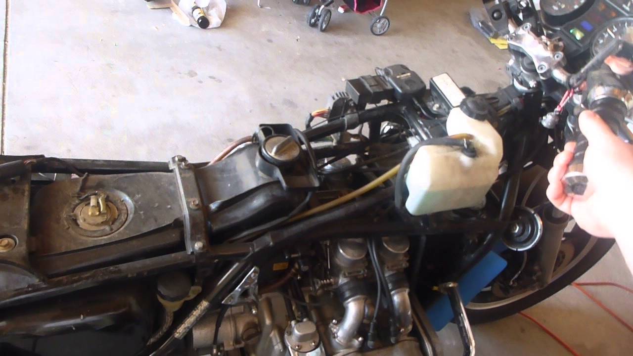 82 GL 1100 Goldwing carb rubuild start up - YouTube