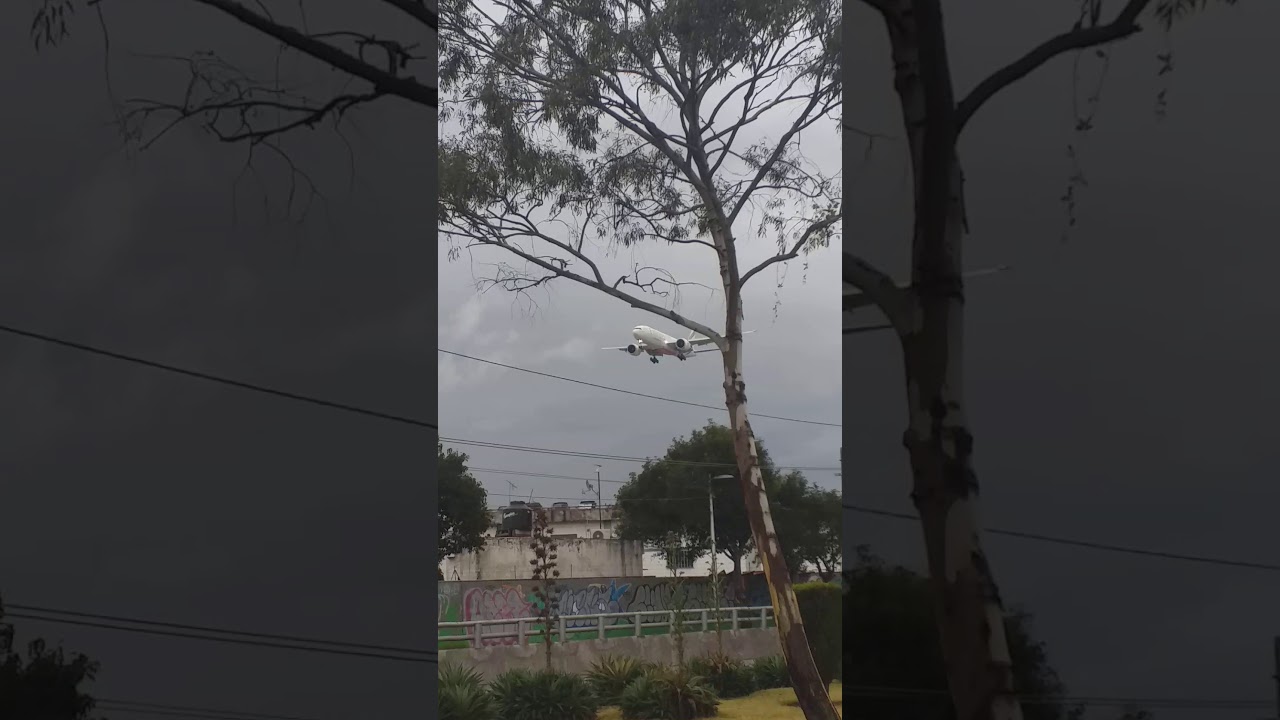 Boeing 777-200LR Emirates A6-EWD Vuelo EK255 - YouTube