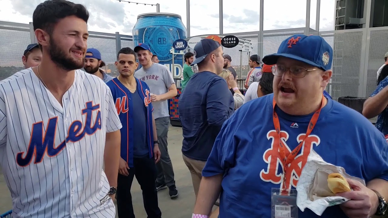 Raw Doggin' at Citi Field: Barstool at the Park Edition - YouTube