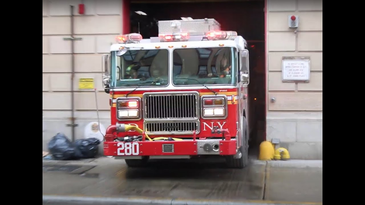 "Eye of the storm!" FDNY Engine 280 Goes on a manhole fire in park ...