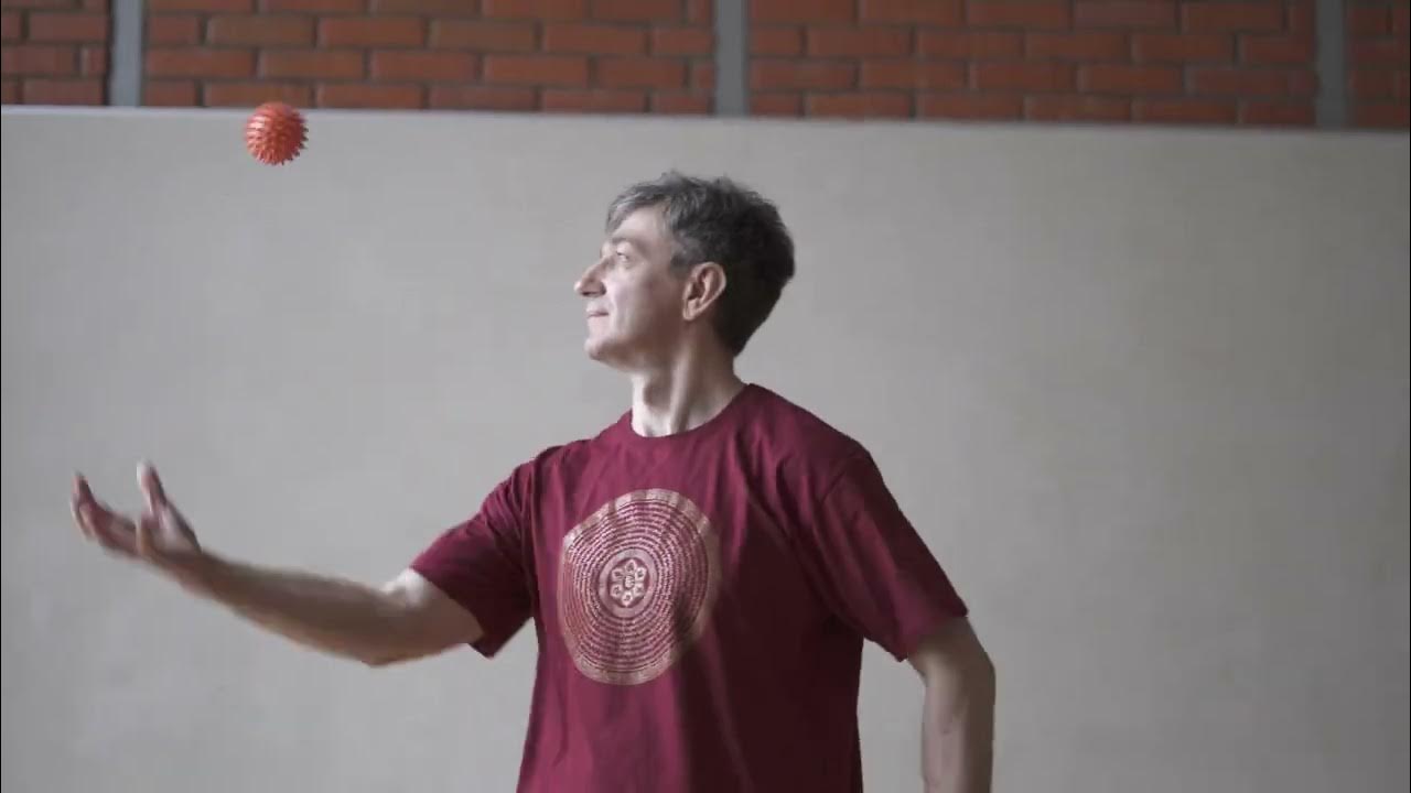 Упражнения с шариками, 1 мин - YouTube