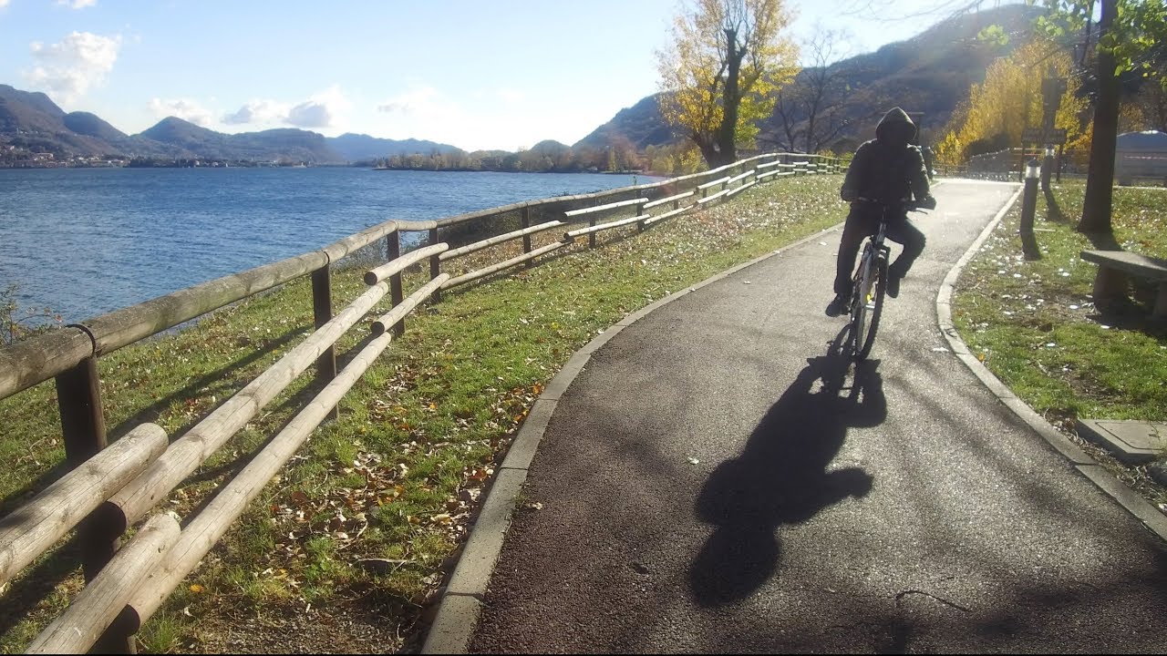 Ti dispiace se vado in bicicletta? LA STAMPA - YouTube